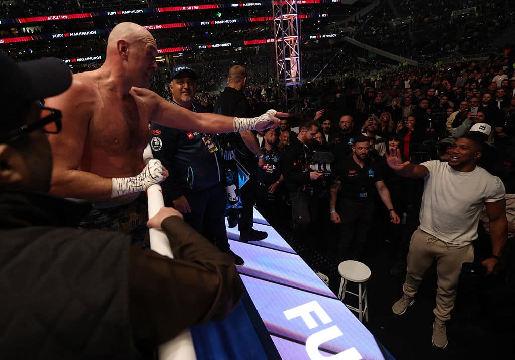 Tyson Fury palasi kehään voittajana – järjesti ottelun jälkeen ...